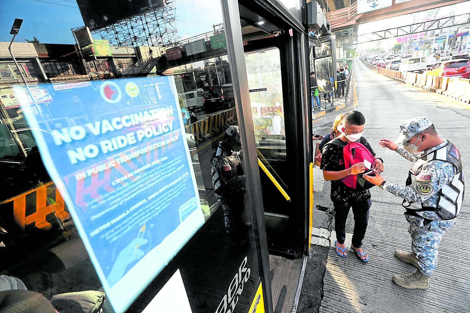 ‘No vax, no ride’ policy on workers discriminatory - labor leader | PLN ...