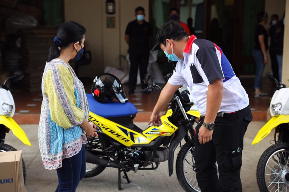 Suzuki donates motorcycles to OVP Leni on her 55th birthday | PLN Media