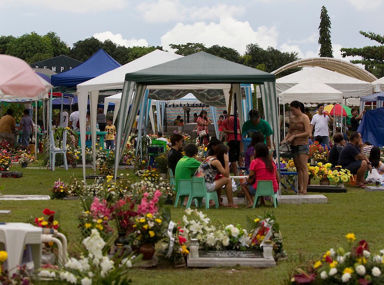 Bishops support closing cemeteries during Undas 2020 | PLN Media