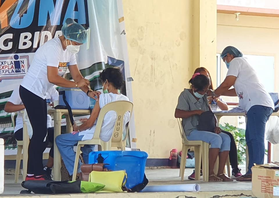 Cop went berserk in Romblon vaccination site | PLN Media