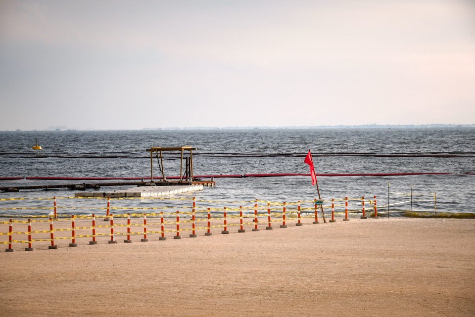 DPWH mulls building breakwater to protect Manila Bay white sand | PLN Media