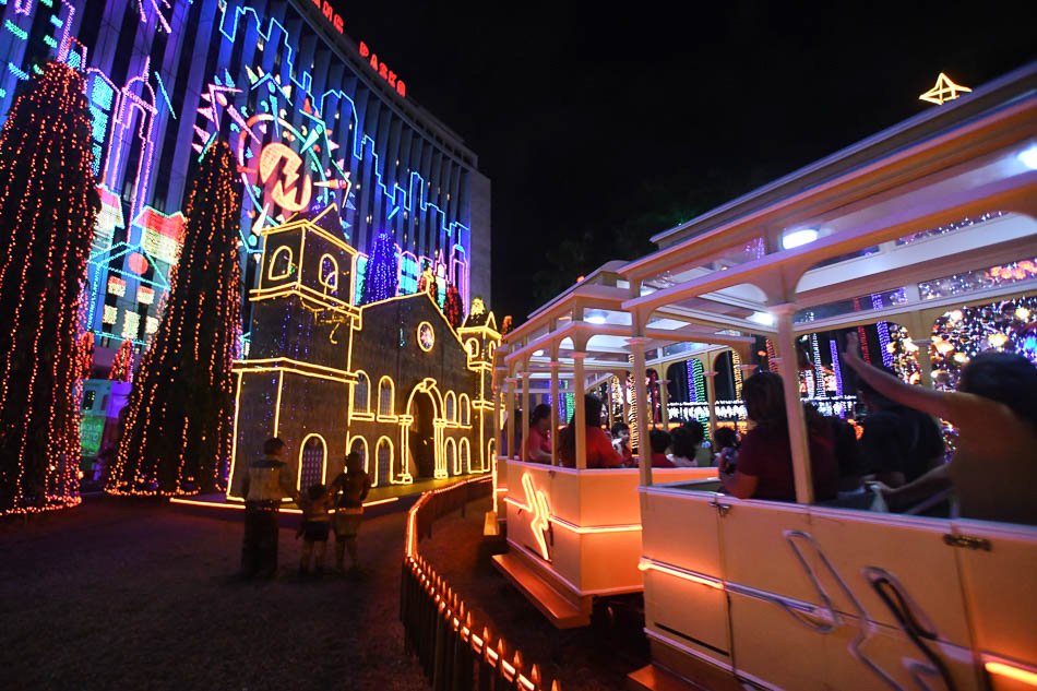 10 Best Free Christmas Lights and Displays in Metro Manila | PLN Media