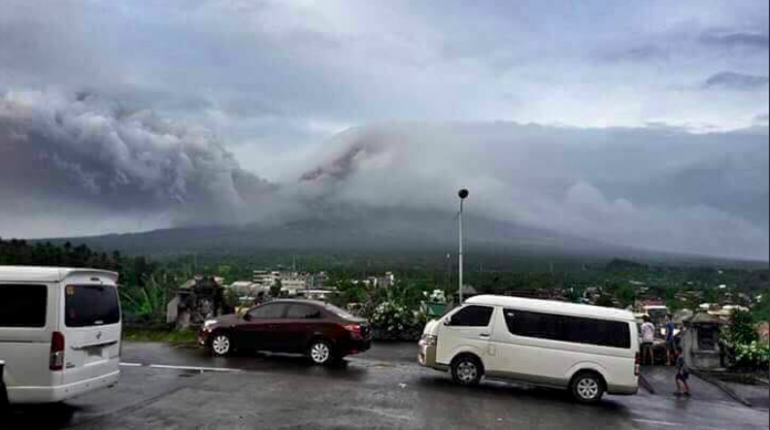 Updated: Residents evacuated amid Mayon eruption warning | PLN Media