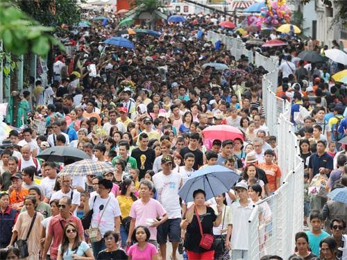 Undas 2019: people sleeping in Manila South Cemetery brought to precint ...