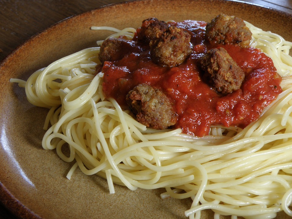 Peasant food in the provinces: Pasta and meatballs | PLN Media